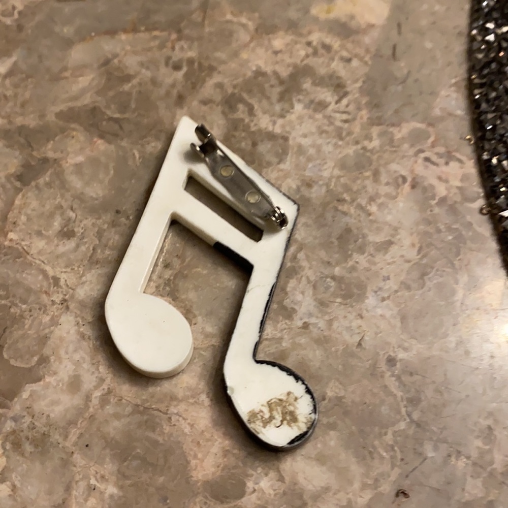 Vintage 1980s Resin Musical Note Black And White Broo… - Gem